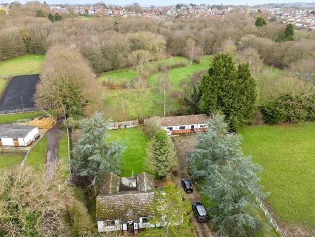 3 Bedroom Bungalow For Sale In Hockley, Essex