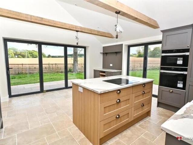 3 bedroom bungalow for sale in Hackwood Lane, Cliddesden, Basingstoke, RG25