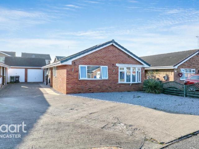 3 bedroom bungalow for sale in Handsworth Gardens, Armthorpe, Doncaster, DN3