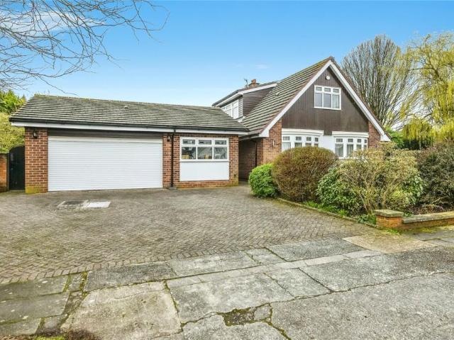 3 bedroom bungalow for sale in Heath Close, Woolton, Liverpool, L25