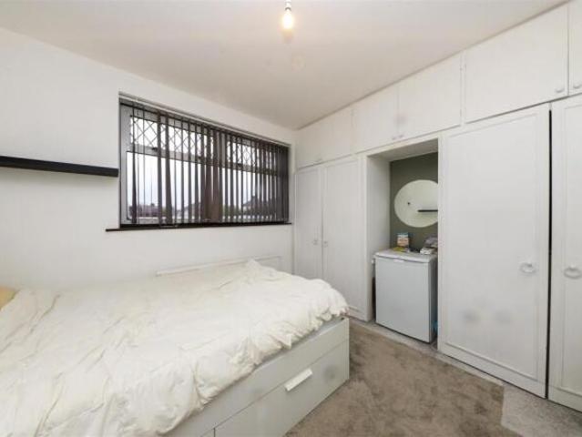 3 bedroom bungalow for sale in Herlwyn Avenue, Ruislip, HA4