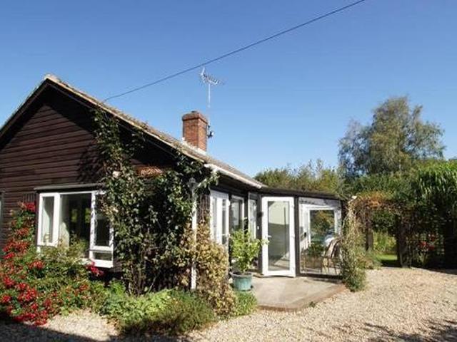 3 bedroom bungalow for sale in High Street Robertsbridge East Sussex TN32 TN32