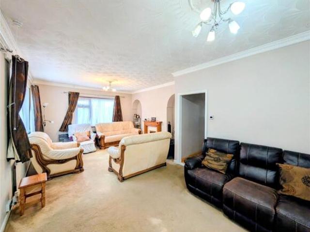 3 bedroom bungalow for sale in Humberstone Lane, Leicester, Leicestershire, LE4