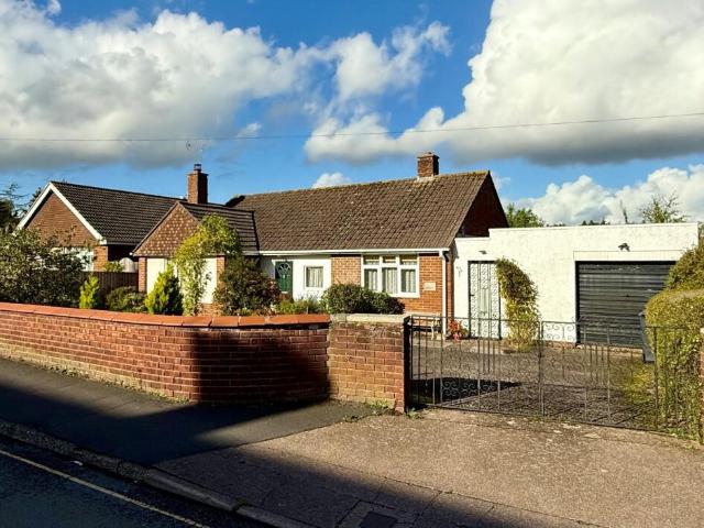 3 bedroom bungalow for sale in Ide Lane, Alphington, EX2