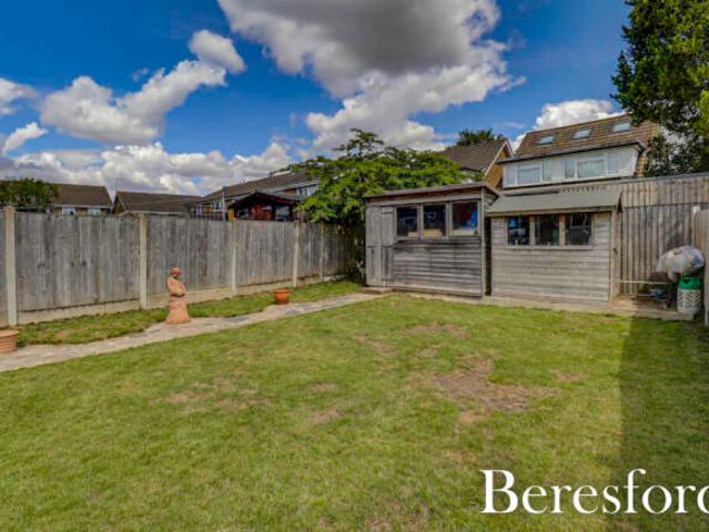 3 bedroom bungalow for sale in Ongar Road, Pilgrims Hatch, CM15