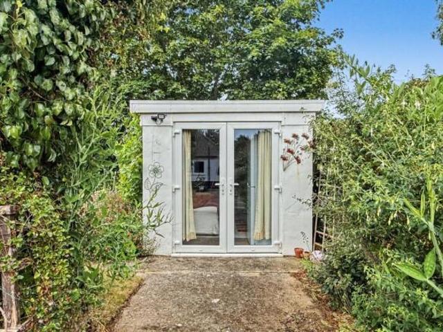 3 bedroom bungalow for sale in Oulton Road, Ipswich, IP3