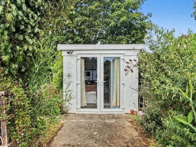 3 bedroom bungalow for sale in Oulton Road, Ipswich, IP3