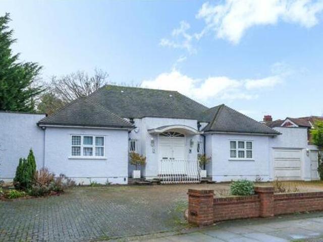3 Bedroom Bungalow For Sale In London