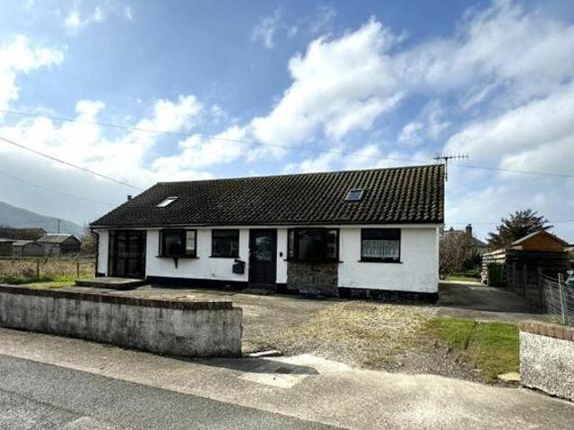 3 Bedroom Bungalow For Sale In Llewelyn Drive, Fairbourne