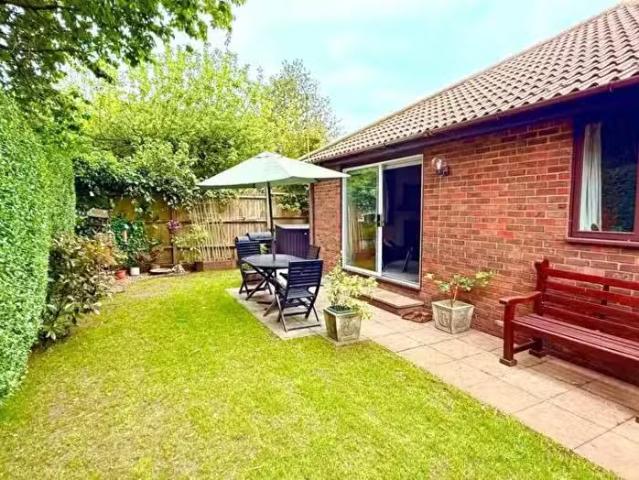 3 Bedroom Bungalow For Sale In Mountain Ash, Marlow Bottom, SL7
