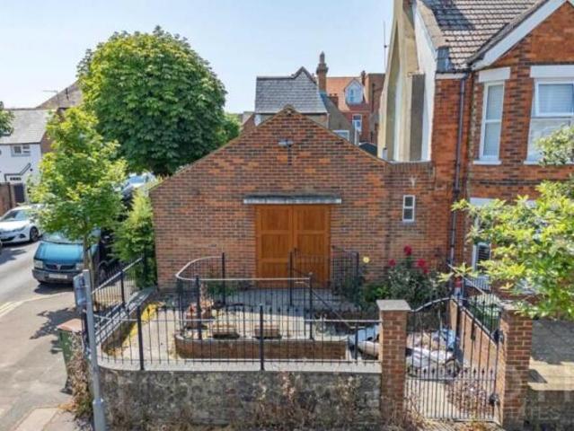 3 bedroom bungalow for sale in Morehall Avenue, Cheriton, CT19