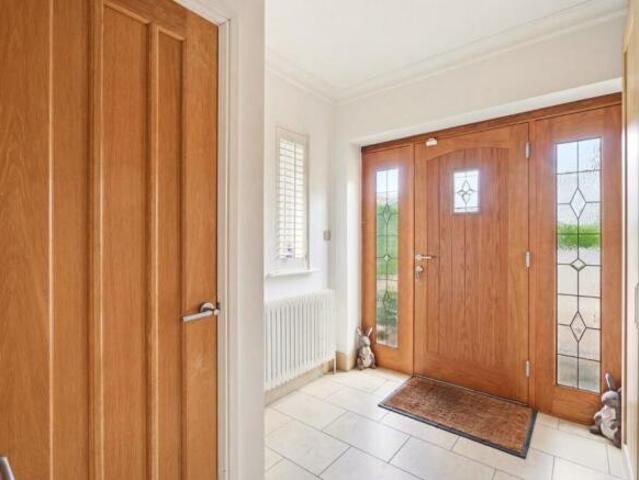 3 bedroom bungalow for sale in Mayflower Road, Park Street, St. Albans, Hertfordshire, AL2