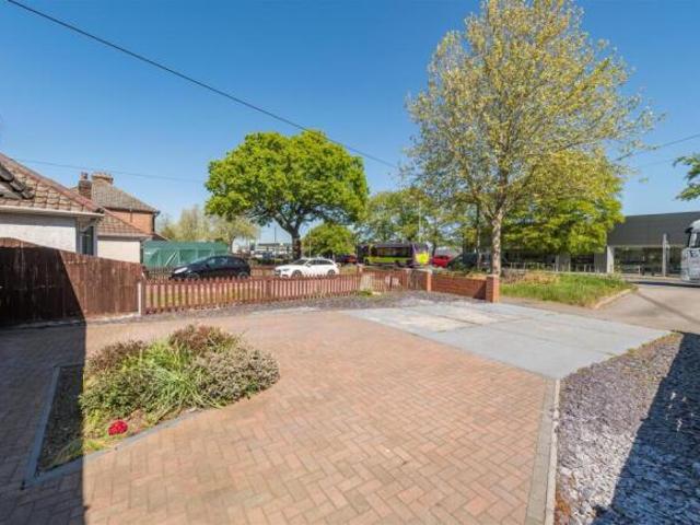 3 bedroom bungalow for sale in Nacton Road, Ipswich, IP3