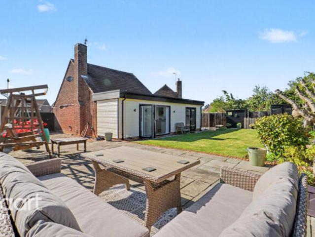 3 bedroom bungalow for sale in Stanhope Road, Derby, DE3