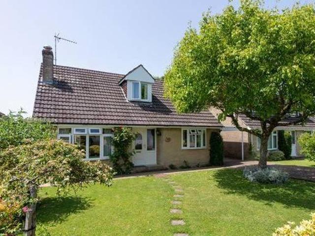 3 bedroom bungalow for sale in Rookery Close Gillingham SP8