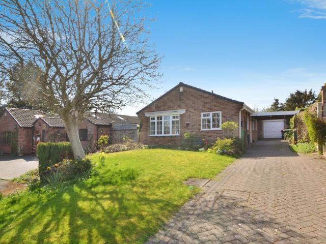 3 bedroom bungalow for sale in Wordsworth Avenue, Nottingham, NG15