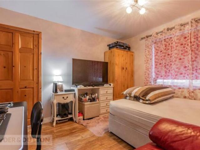 3 bedroom bungalow for sale in Warrenside, Huddersfield, West Yorkshire, HD2
