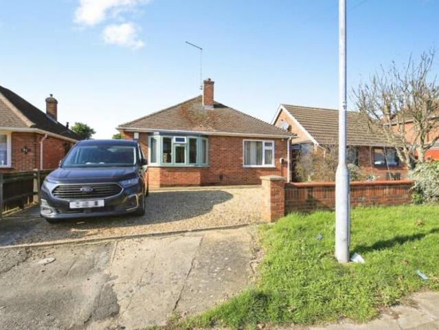 3 bedroom bungalow for sale in Welland Road, Dogsthorpe, Peterborough, Cambridgeshire, PE1