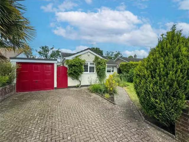 3 bedroom bungalow for sale in Wiltshire Gardens, Bransgore, C.