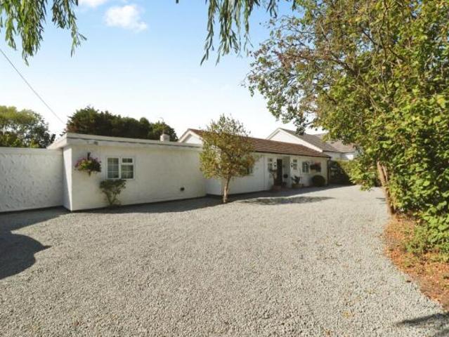 3 bedroom bungalow for sale in Wrights Lane, Wyatts Green, Brentwood, CM15