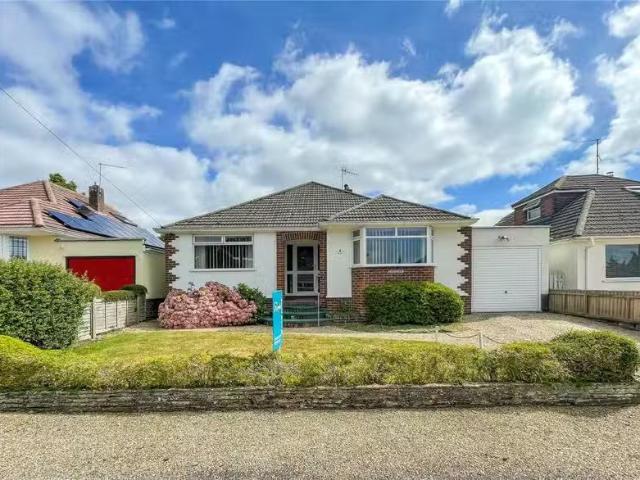 3 bedroom bungalow for sale in The Orchard, Bransgore, Christc.