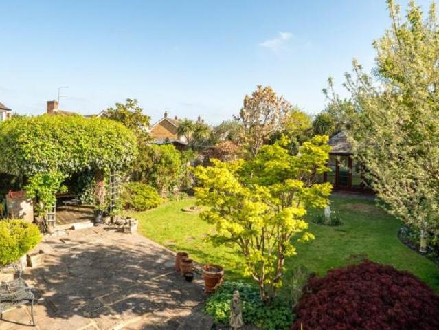 3 bedroom bungalow for sale in The Fairway, Burnham, SL1