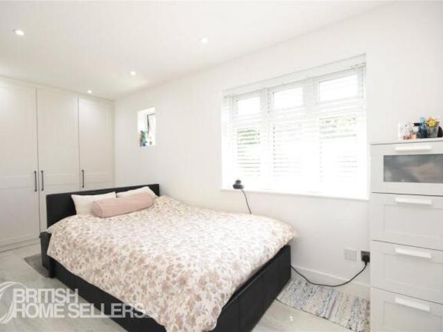 3 bedroom bungalow for sale in Thorndon Avenue, West Horndon, Brentwood, Essex, CM13