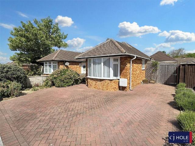 3 bedroom bungalow for sale in Zoons Road, Hucclecote, Gloucester, GL3