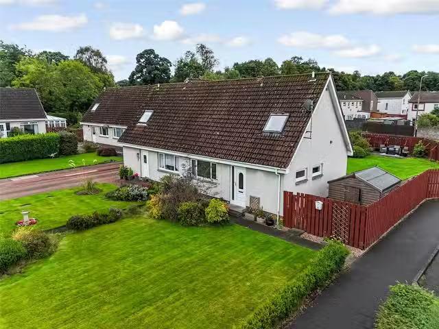3 bedroom bungalow for sale, Ochiltree Court, Mid Calder, Livi.