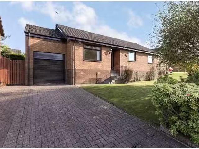 3 bedroom bungalow for sale, Maclean Place, Stewartfield, East.