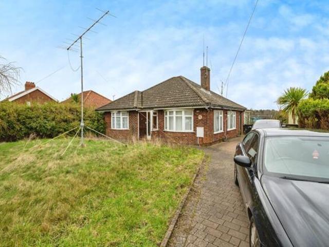 3 Bedroom Bungalow Felbrigg Norfolk LS100503263
