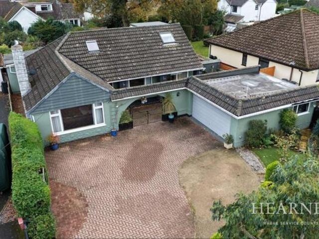 3 Bedroom Bungalow Ferndown Dorset LS101199965