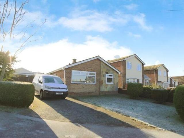 3 Bedroom Bungalow Frinton Essex LS101168619