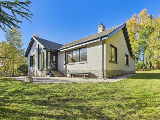 3 Bedroom Bungalow Kingussie Kingussie LS96008813