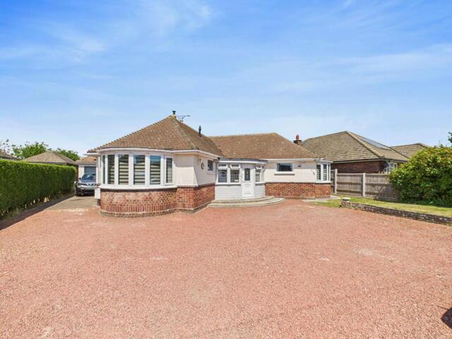 3 Bedroom Bungalow Kirby Cross Essex 98687387