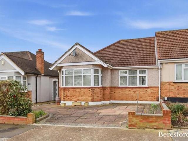 3 Bedroom Bungalow Hornchurch Greater London LS101168492
