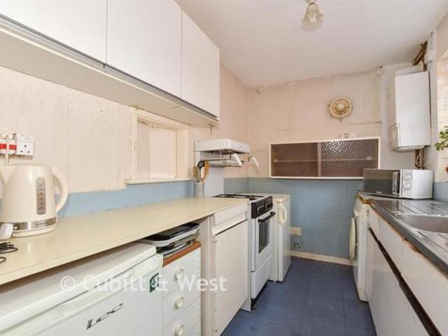 3 Bedroom Bungalow Horsham West Sussex 101676735