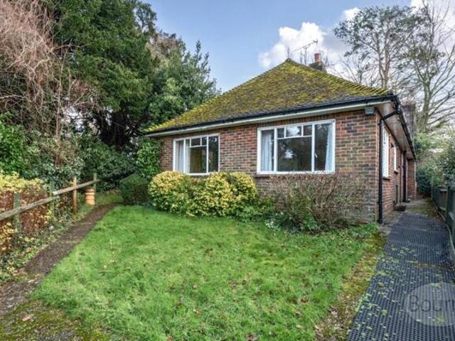 3 Bedroom Bungalow Hampshire Hampshire LS99608129