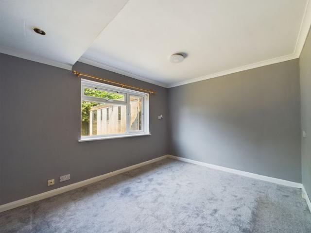 3 bedroom Bungalow in Brunel Road, Maidenhead