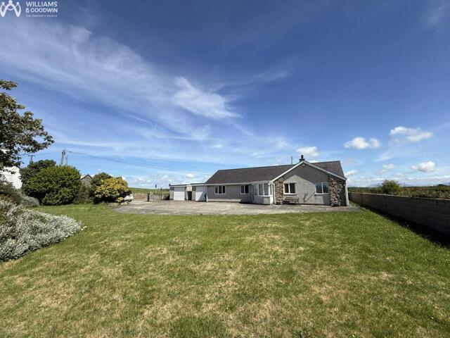 3 Bedroom Bungalow Isle Of Anglesey Isle Of Anglesey LS101677566