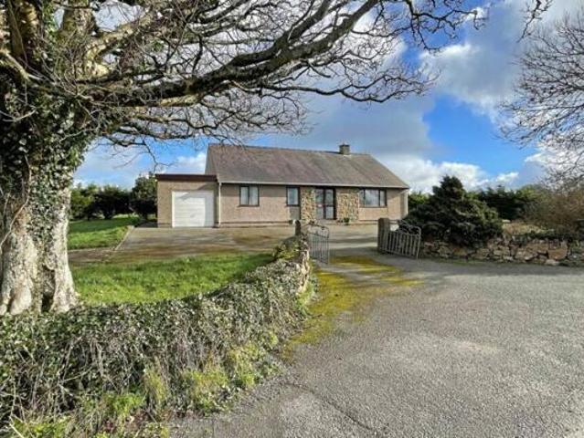 3 Bedroom Bungalow Isle Of Anglesey Isle Of Anglesey 100366329