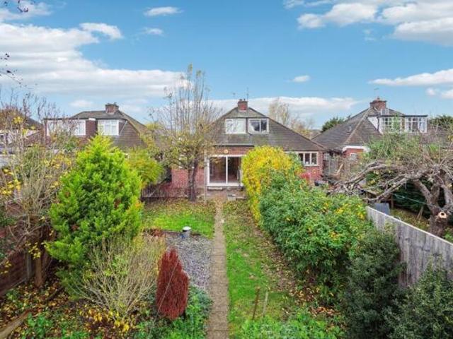3 Bedroom Bungalow Iver Buckinghamshire LS98477567