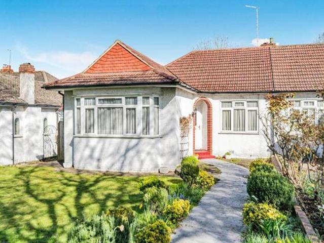 3 Bedroom Bungalow Orpington Greater London 100824959