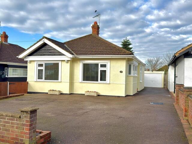 3 Bedroom Bungalow Lowestoft Suffolk 99437135