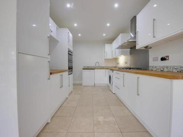 3 Bedroom Bungalow Londres Hertfordshire WD23 87131887