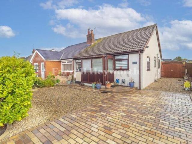 3 Bedroom Bungalow Lancs Lancashire 99926135