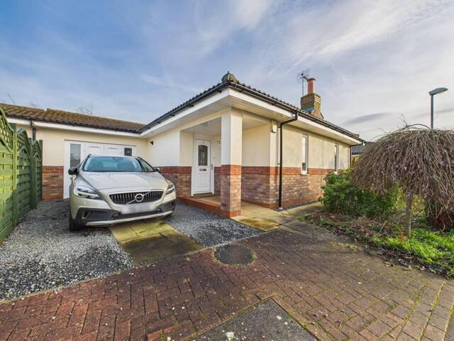 3 Bedroom Bungalow Leven East Riding Of Yorkshire 98903363