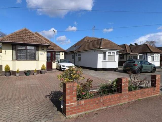 3 Bedroom Bungalow Leigh Southend on Sea 100733591