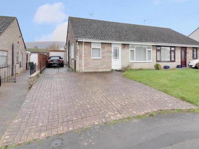 3 Bedroom Bungalow Leonard Stanley Leonard Stanley 99130191
