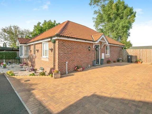 3 Bedroom Bungalow Little Clacton Little Clacton LS101025450